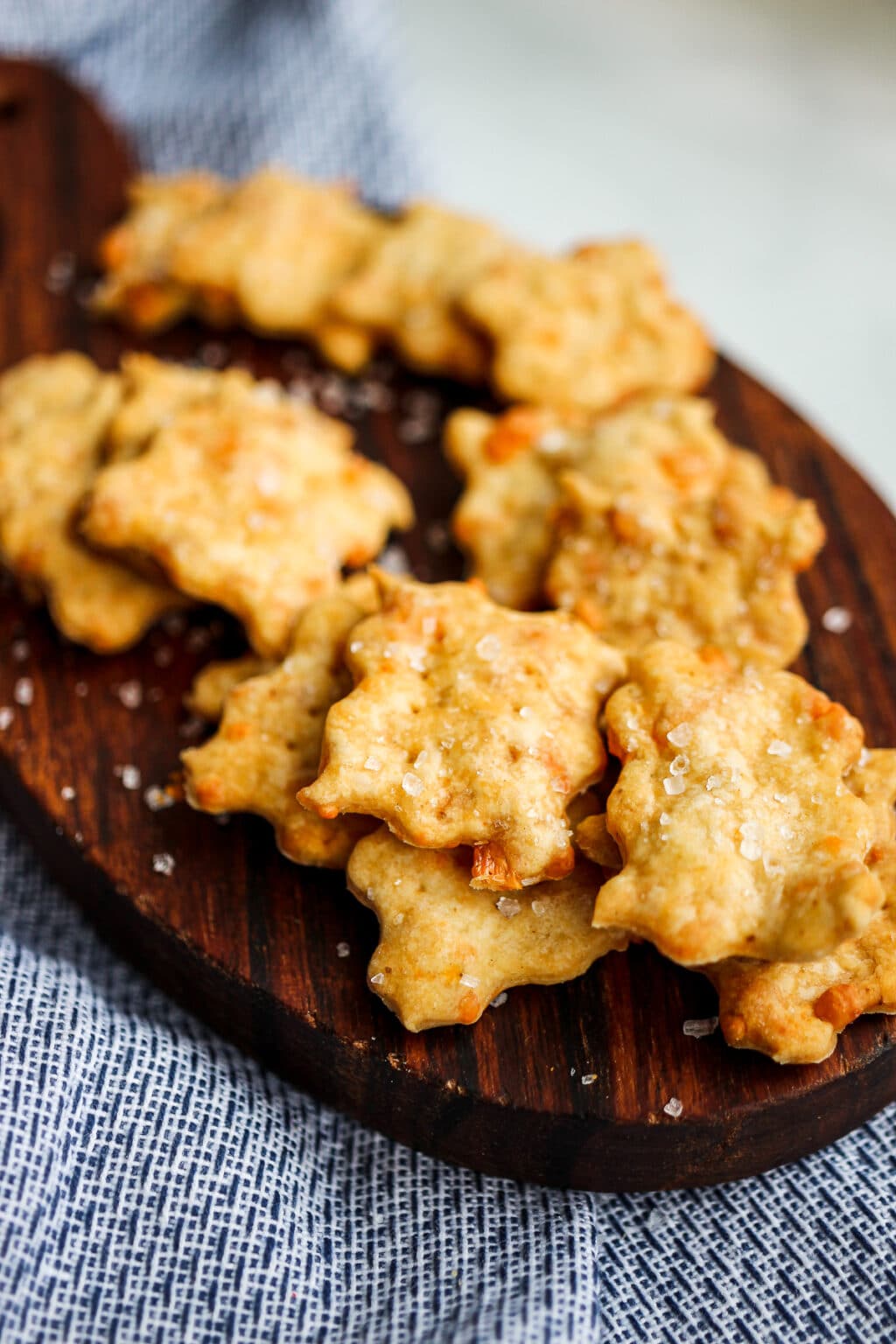 Spicy Cheddar Sourdough Crackers - Run to the Table