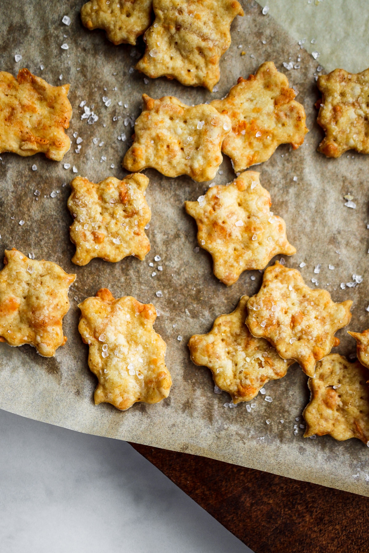 Spicy Cheddar Sourdough Crackers - Run to the Table