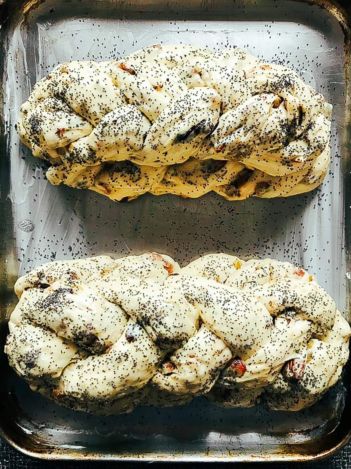 Hoska Bread (Raisin Nut Bread) - Run to the Table